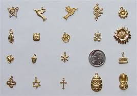 charm是什么意思_charm的中文翻译_音标_读音_用法_例句_在线英汉翻译 - 给力词典