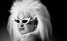 divine是什么意思_divine的中文翻译_音标_读音_用法_例句_在线英汉翻译 - 给力词典