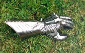 gauntlet是什么意思_gauntlet的中文翻译_音标_读音_用法_例句_在线英汉翻译 - 给力词典