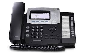 phone是什么意思_phone的中文翻译_音标_读音_用法_例句_在线英汉翻译 - 给力词典